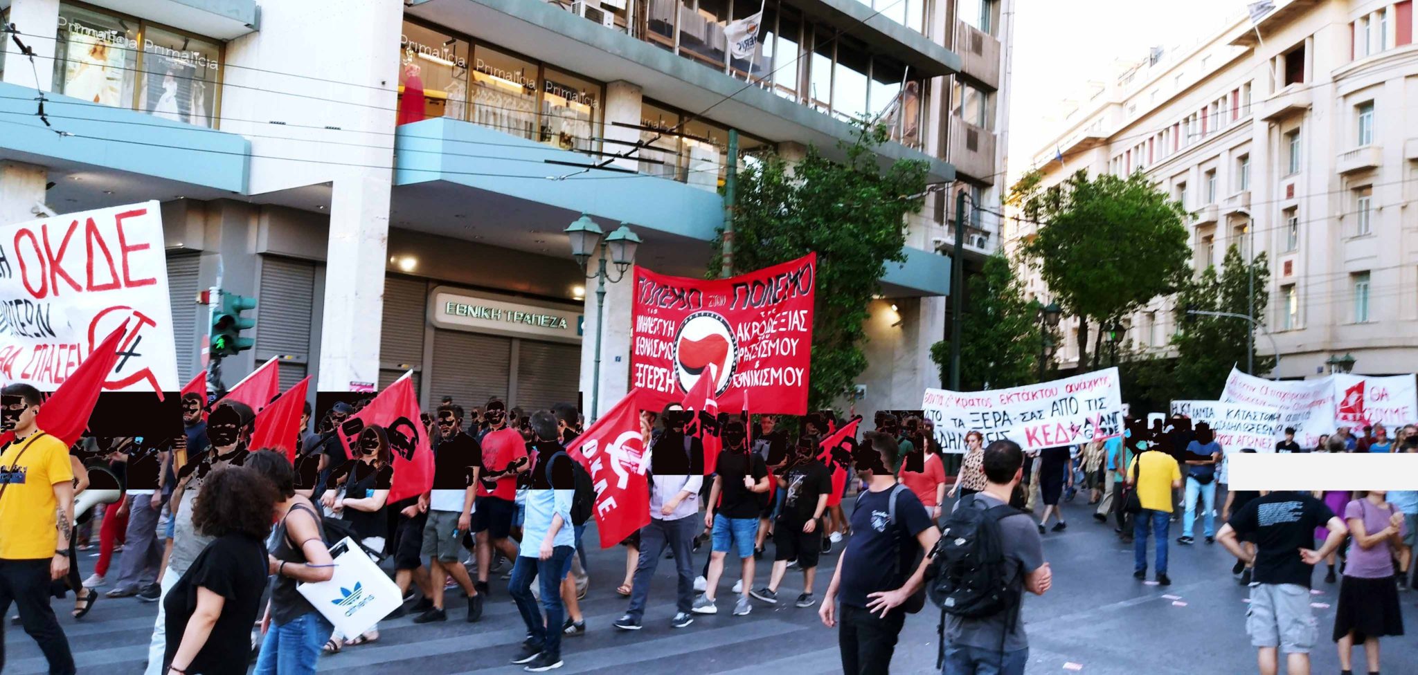 Ο χουντικός νόμος απαγόρευσης και καταστολής ψηφίστηκε, η εργατική τάξη ...