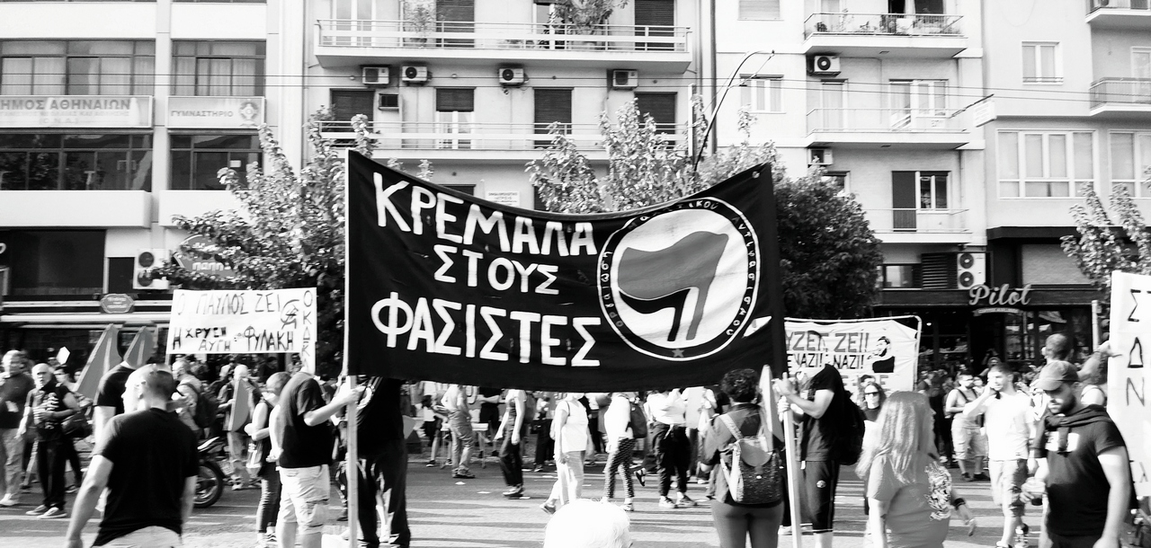Για την αστική δημοκρατία, το μοναδικό επικίνδυνο «άκρο» είμαστε εμείς ...